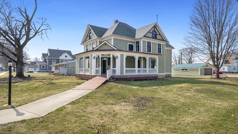 303 S Walnut St, Franklin Grove, IL 61031 | 35 Photos - Movoto