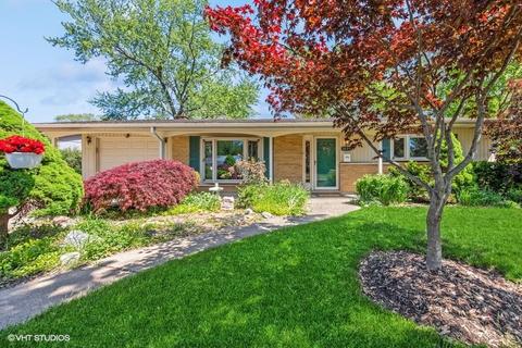 1025 Woodland Dr, Wheeling, IL 60090 | 17 Photos | MLS #11792620 - Movoto