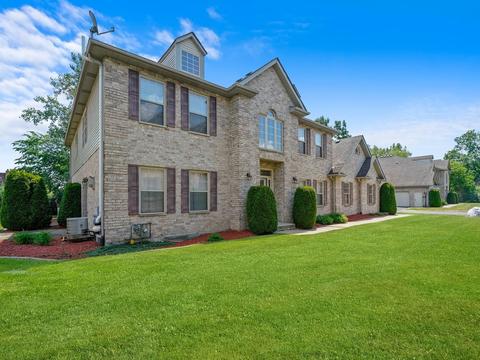18423 Stonecreek Dr, Hazel Crest, IL 60429 | 32 Photos - Movoto