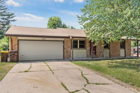 303 Hough Dr, Machesney Park, IL 61115 | 20 Photos | MLS #11803056 - Movoto