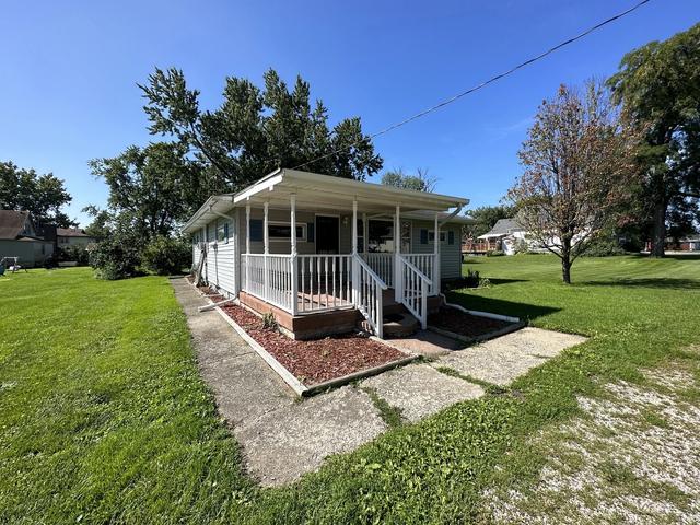 206 W Hinshaw St, Bellflower, IL 61724 | 14 Photos - Movoto