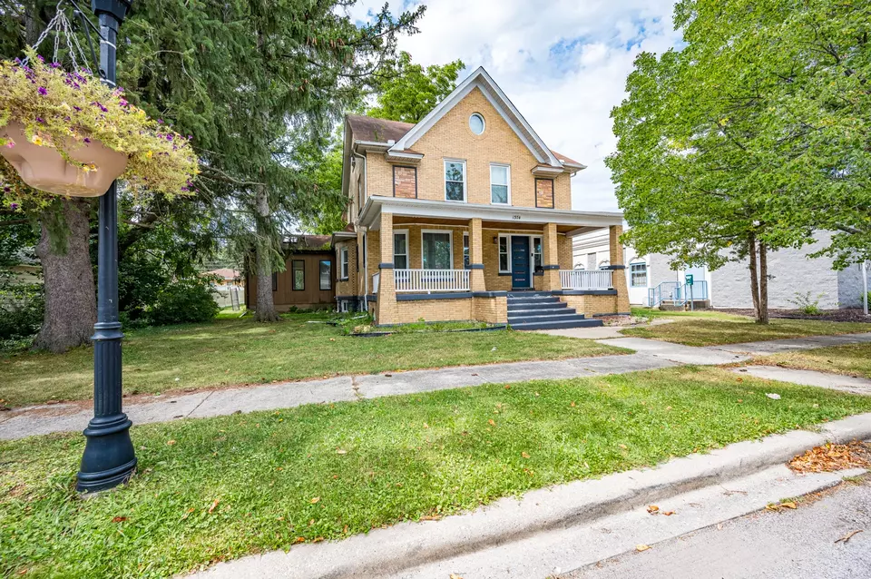 1374 Benton St, Crete, IL 60417 | 22 Photos - Movoto