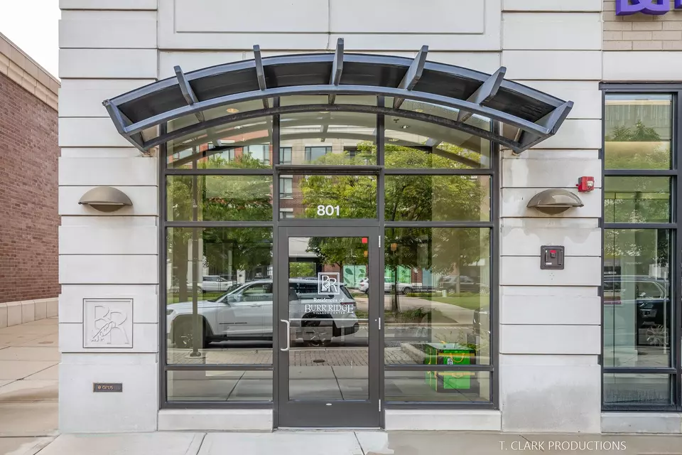 801 Village Center Dr #301, Burr Ridge, IL 60527 | 36 Photos - Movoto