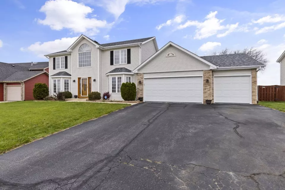 1954 Lakindale Dr, Machesney Park, IL 61115 | 26 Photos - Movoto