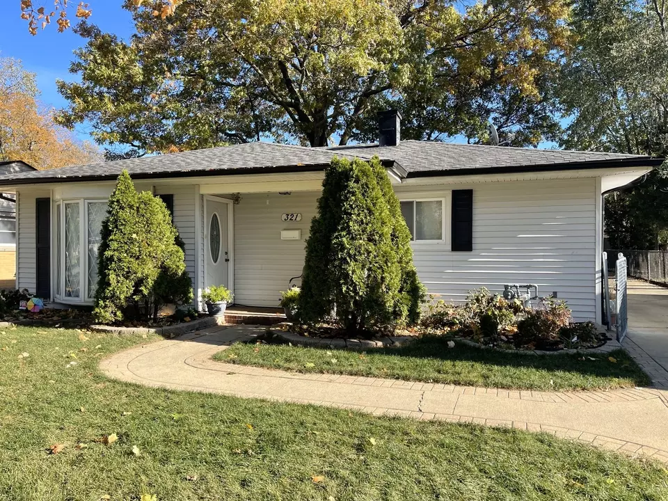 321 E Dennis Rd, Wheeling, IL 60090 | 18 Photos - Movoto