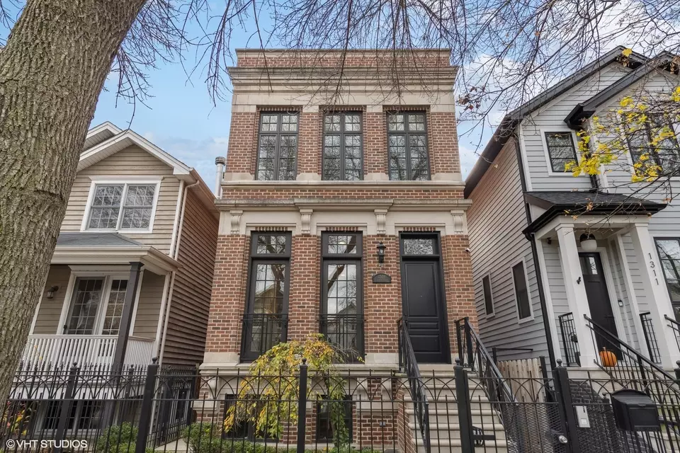 1309 W Nelson St, Chicago, IL 60657 | 39 Photos - Movoto