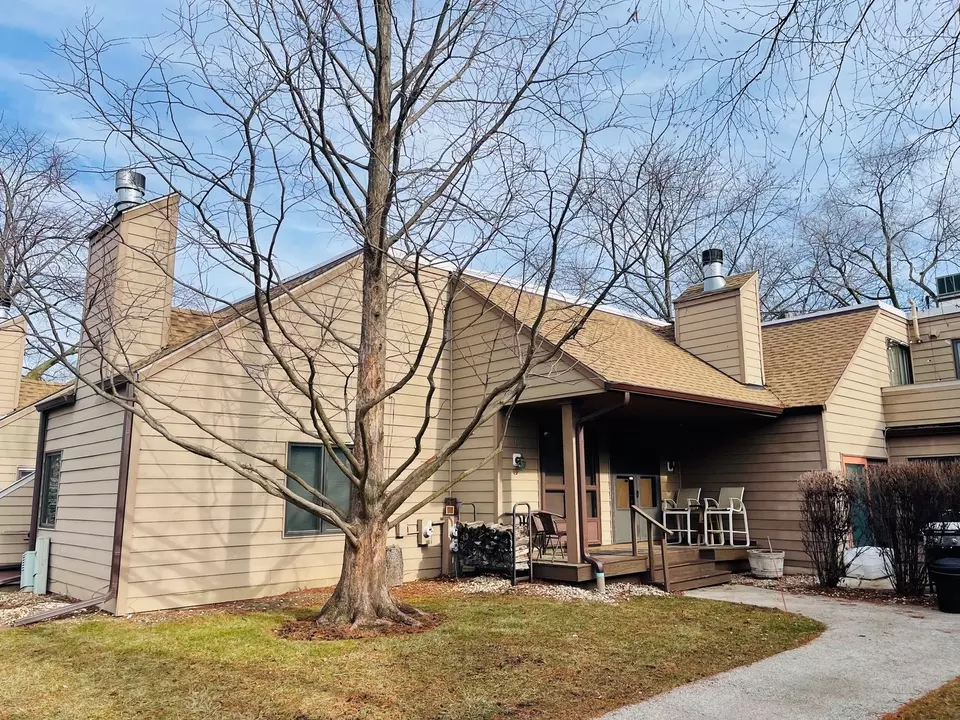 3369 Beacon St #9, North Chicago, IL 60064 | 32 Photos - Movoto