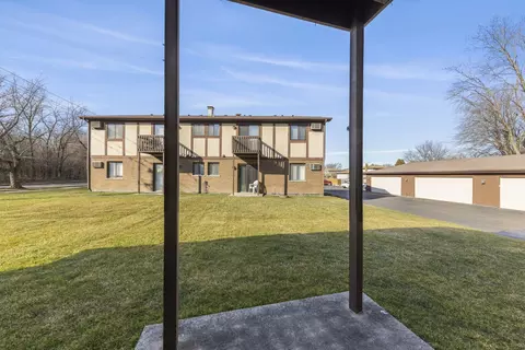 4564 W 131st St #1N, Alsip, IL 60803 | 24 Photos - Movoto