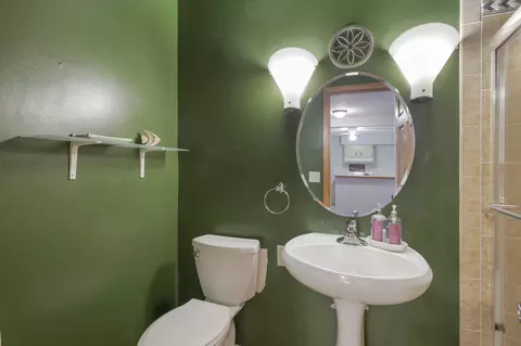 8880 Golf Rd #1B, Des Plaines, IL 60016 | 20 Photos - Movoto