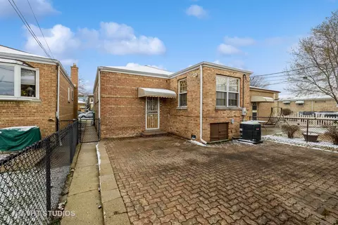 6254 W 64th St, Chicago, IL 60638 | 21 Photos - Movoto