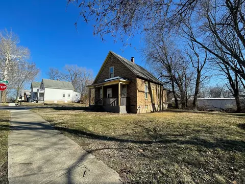 1105 W Green St, Decatur, IL 62522 | 8 Photos - Movoto