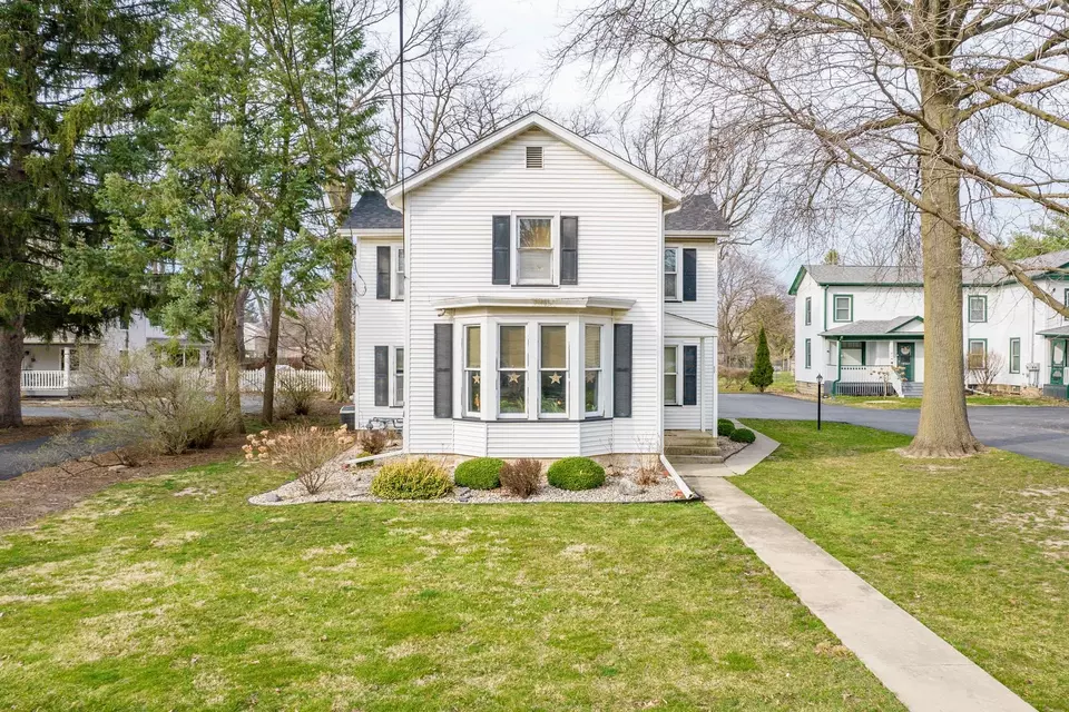 211 E 4th St, Sandwich, IL 60548 | 16 Photos - Movoto