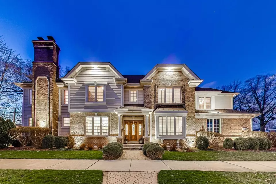 445 E Crescent Ave, Elmhurst, IL 60126 | 33 Photos - Movoto