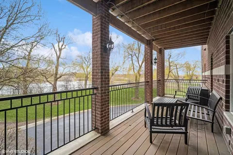 2365 Waukegan Rd #1A, Northbrook, IL 60062 | 23 Photos - Movoto