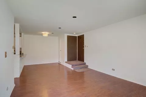 1116 Prescott Dr #1A, Roselle, IL 60172 | 20 Photos - Movoto