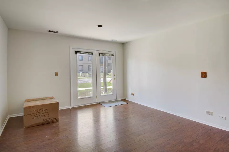 1116 Prescott Dr #1A, Roselle, IL 60172 | 20 Photos - Movoto