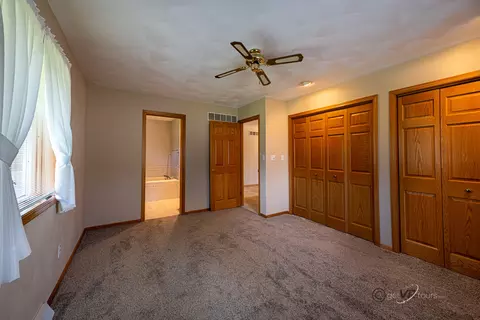 1830 Indian Springs Ct, Freeport, IL 61032 | 30 Photos - Movoto