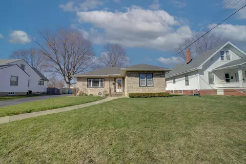 513 E Cherry St, Watseka, IL 60970 | 11 Photos - Movoto