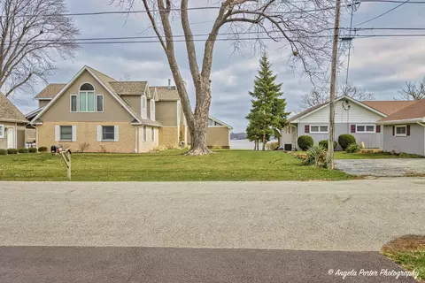 4017 W Lake Shore Dr, Wonder Lake, IL 60097 | 30 Photos - Movoto