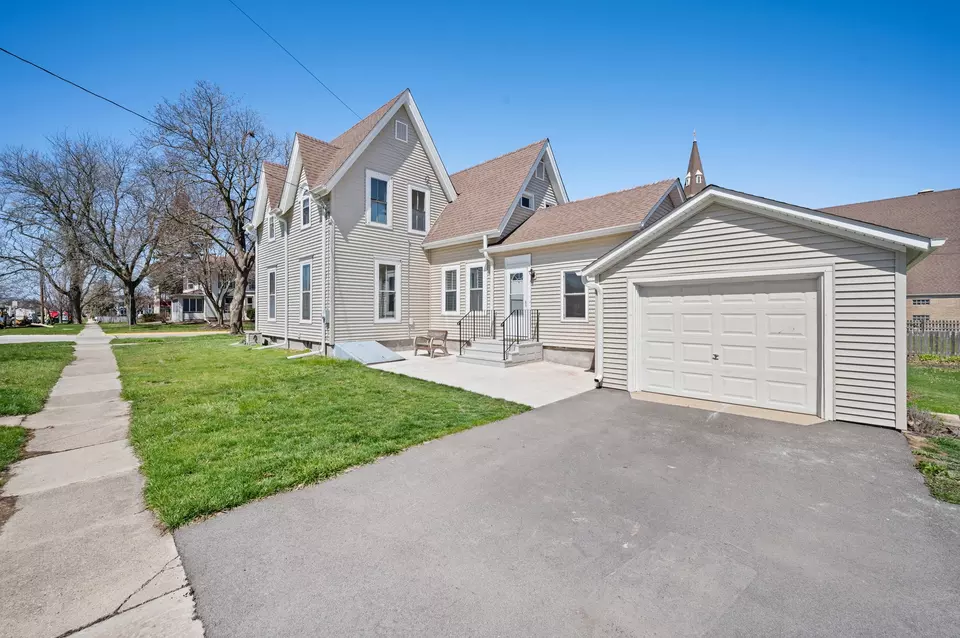 230 Somonauk St, Sycamore, IL 60178 | 30 Photos - Movoto