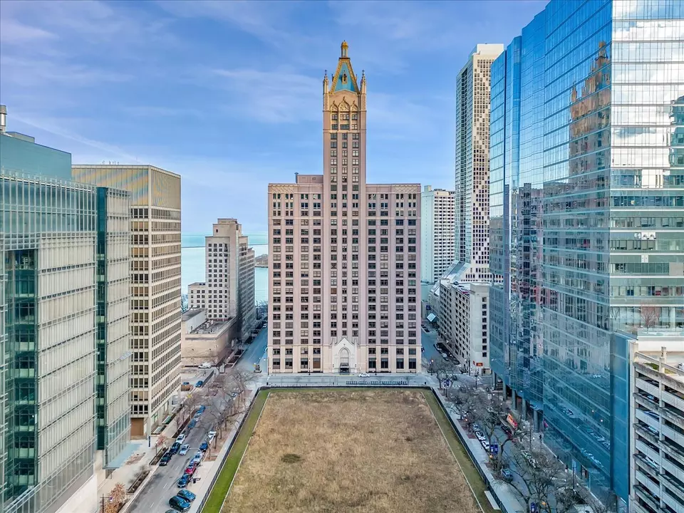 680 N Lake Shore Dr #212, Chicago, IL 60611 | 42 Photos - Movoto
