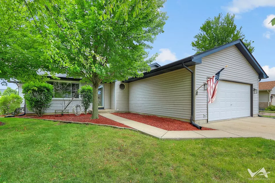 1406 Howland Dr, Joliet, IL 60431 | 29 Photos - Movoto
