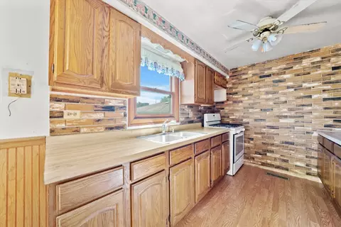 13527 S Mackinaw Ave, Chicago, IL 60633 | 17 Photos - Movoto