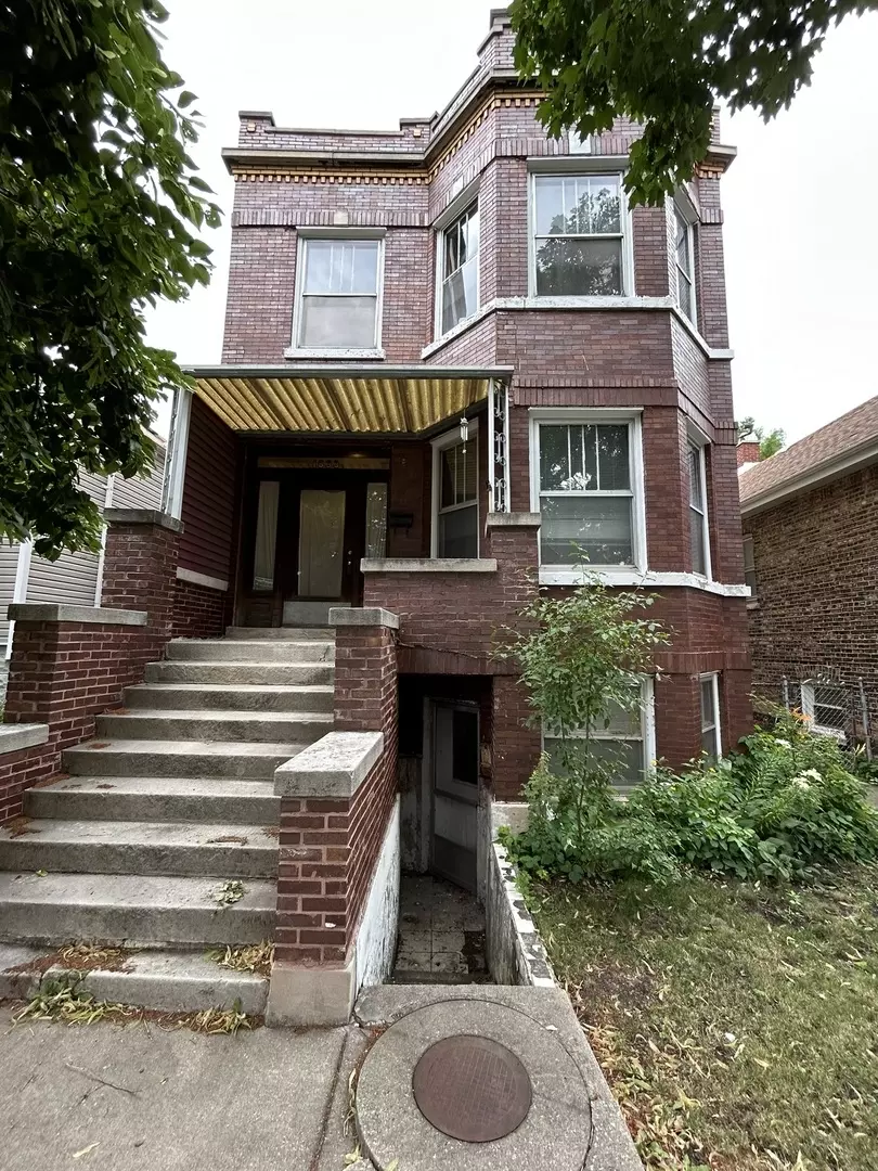 1833 S 57th Ave, Cicero, IL 60804 | 41 Photos - Movoto