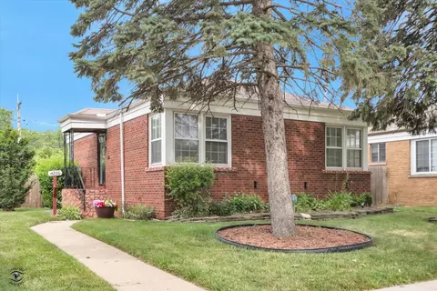 14206 S Emerald Ave, Riverdale, IL 60827 | 24 Photos - Movoto