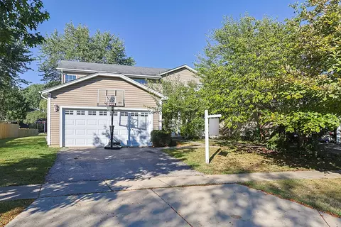 1030 Oak Ridge Dr, Streamwood, IL 60107 | 24 Photos - Movoto