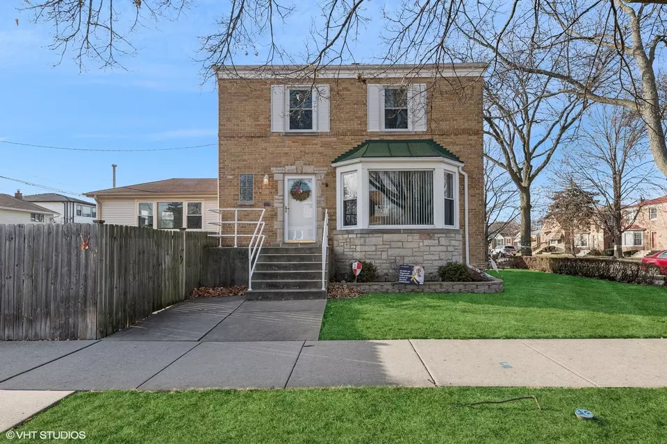 7001 W Berwyn Ave, Chicago, IL 60656 | 23 Photos - Movoto