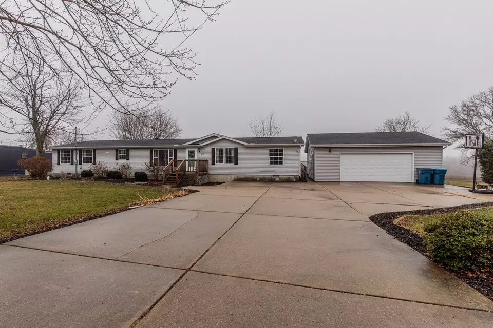 317 W Queen St, Malden, IL 61337 | 30 Photos - Movoto