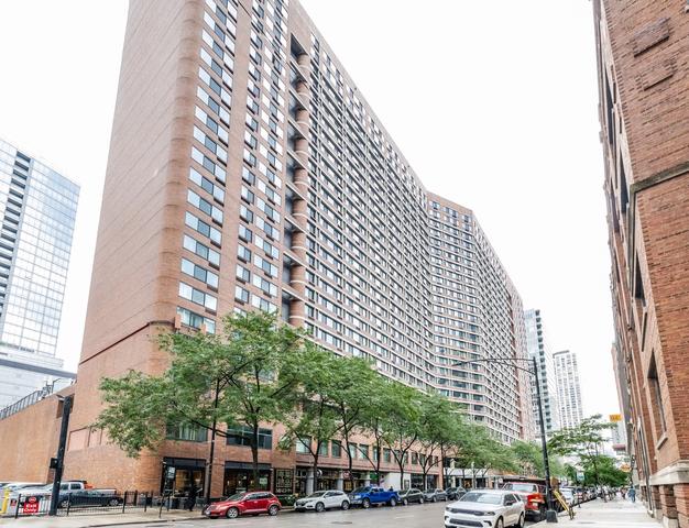 34 Things People From Chicago Have To Explain To Out-Of-Towners