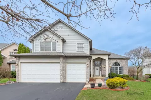 851 Bluestem Dr, Bolingbrook, IL 60440 | MLS# 12333133 | 33 Photos - Movoto