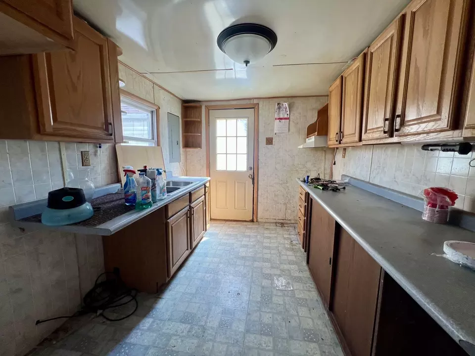110 S Vermilion St, Potomac, IL 61865 | MLS# 12344562 | 24 Photos - Movoto