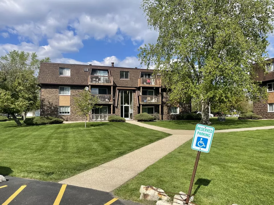 19380 Wolf Rd #5, Mokena, IL 60448 | MLS# 12359058 | 2 Photos - Movoto