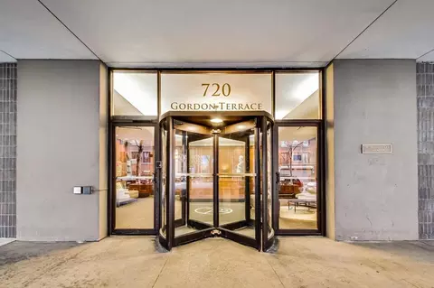 720 W Gordon Ter #6E, Chicago, IL 60613 | 18 Photos - Movoto