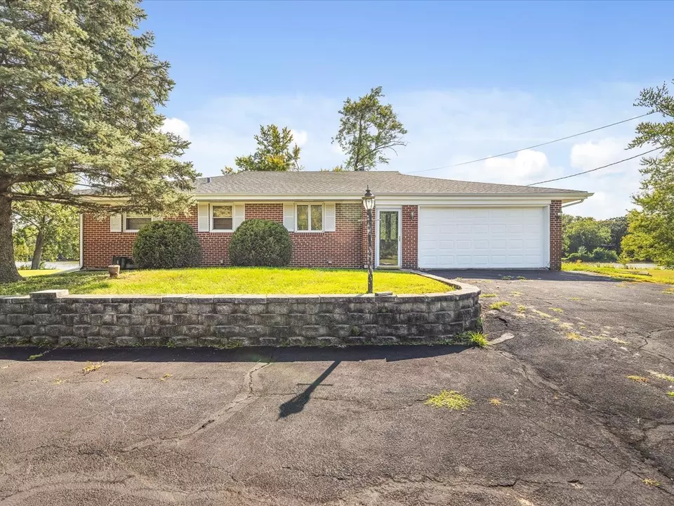 8334 Shore Dr, Machesney Park, IL 61115 | MLS# 12467225 | 35 Photos ...