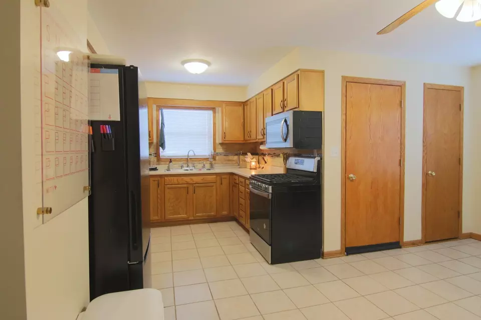 105 N Maple St, Grant Park, IL 60940 | MLS# 12518811 | 14 Photos - Movoto
