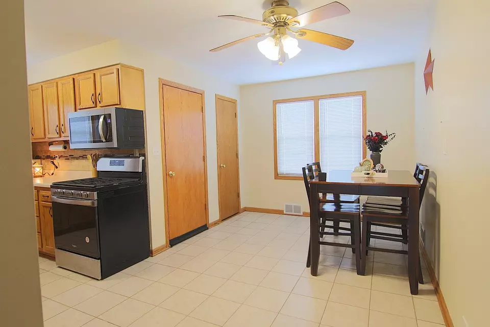 105 N Maple St, Grant Park, IL 60940 | MLS# 12518811 | 14 Photos - Movoto