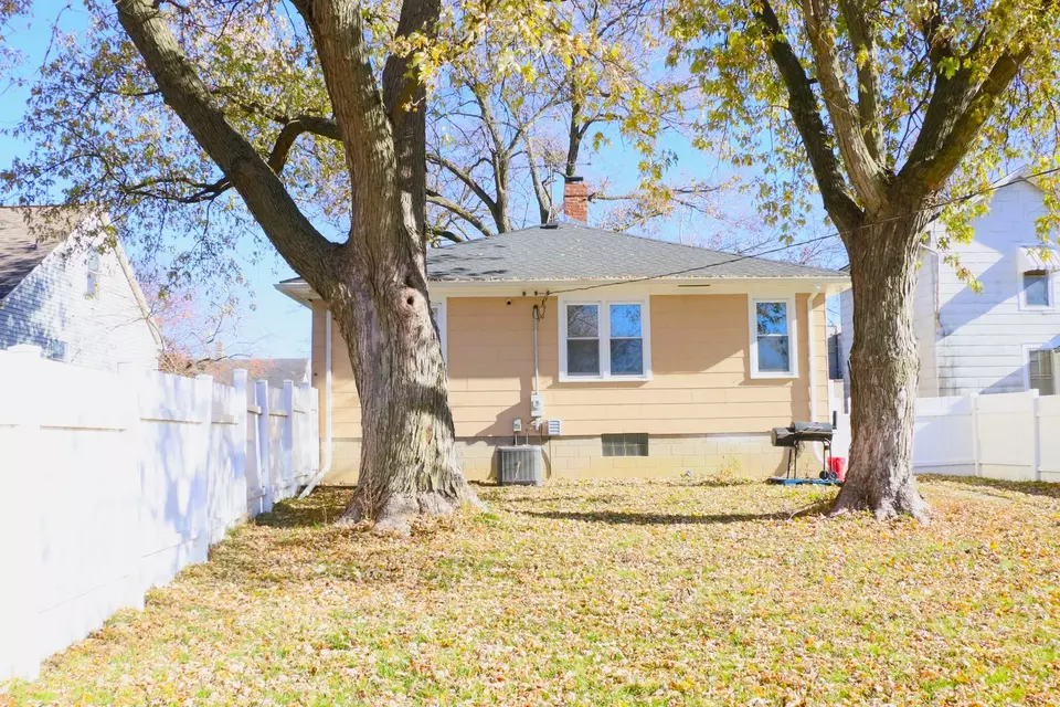 105 N Maple St, Grant Park, IL 60940 | MLS# 12518811 | 24 Photos - Movoto