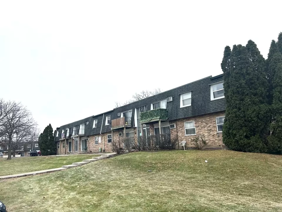 8585 W 101 St Ter #304, Palos Hills, IL 60465 | MLS# 12536200 | 14 ...