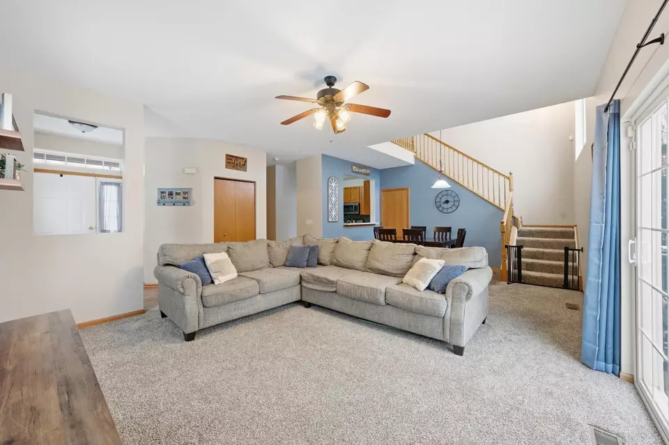 1110 Colonial Dr, Joliet, IL 60432 | MLS# 12536720 | 36 Photos - Movoto