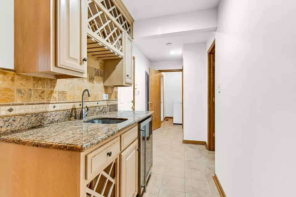 53 W Tam O Shanter Dr, Crete, IL 60417 | MLS# 12540766 | 32 Photos - Movoto