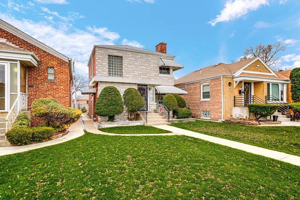 Undisclosed, Chicago, IL 60617 | MLS# 12543523 | 18 Photos - Movoto