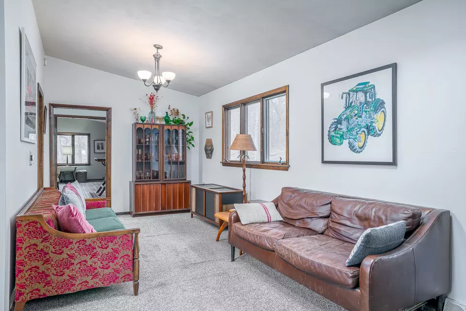 3503 53rd St, Moline, IL 61265 | MLS# 12548707 | 35 Photos - Movoto