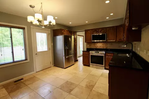 12511 S Mayfield Ave, Alsip, IL 60803 | MLS# 12654751 | 24 Photos - Movoto