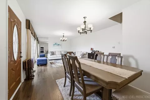 7528 Churchill St, Morton Grove, IL 60053 | MLS# 12663131 | 26 Photos ...