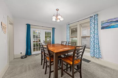 506 E Rusholme St, Davenport, IA 52803 | MLS# 12679211 | 27 Photos - Movoto