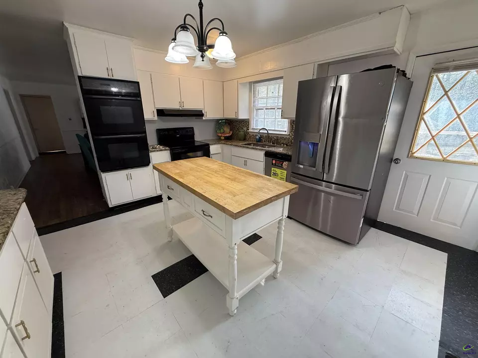 1977 Thomas Dr, Macon, GA 31217 | MLS# 260230 | 65 Photos - Movoto